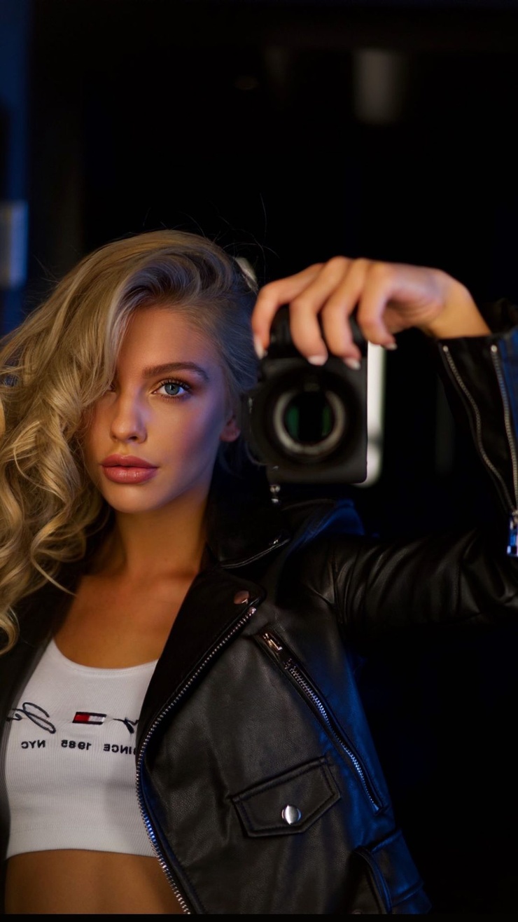 Picture of Alexa Breit