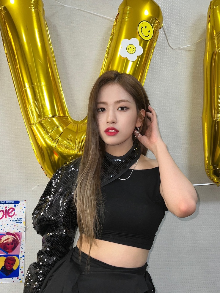 Picture of Ahn Yujin