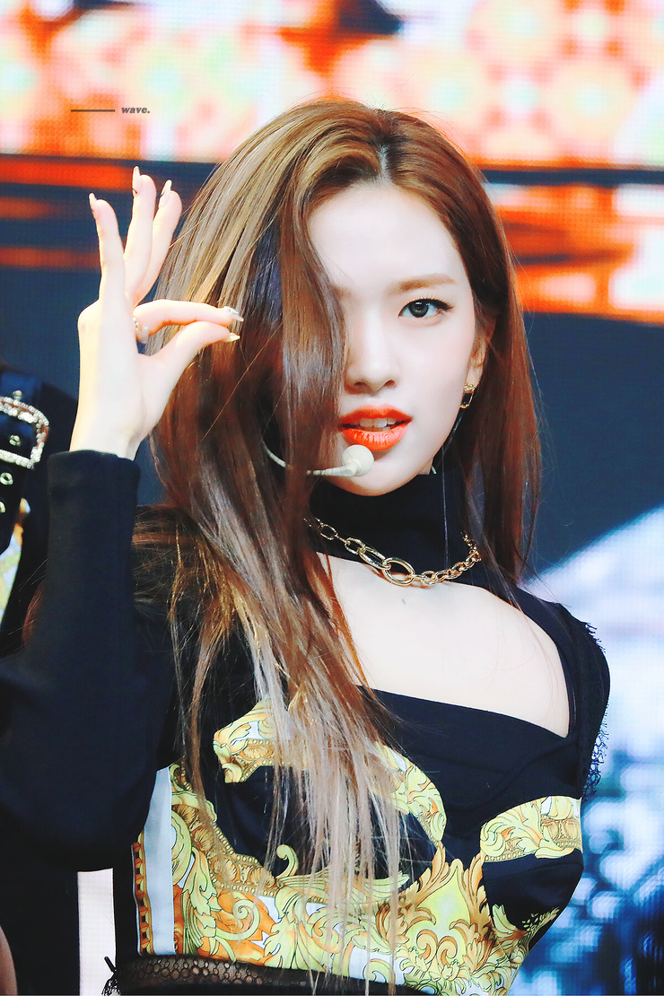 Picture of Ahn Yujin
