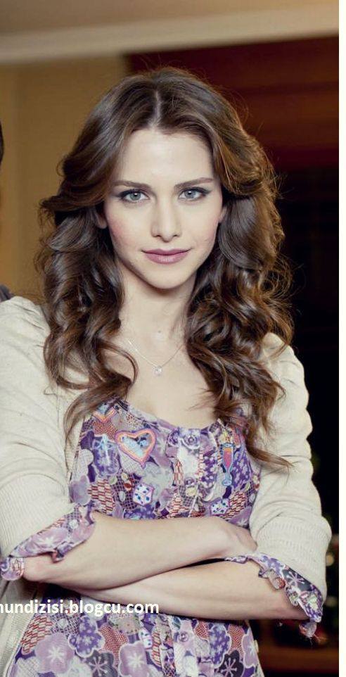 Ezgi Asaroglu picture