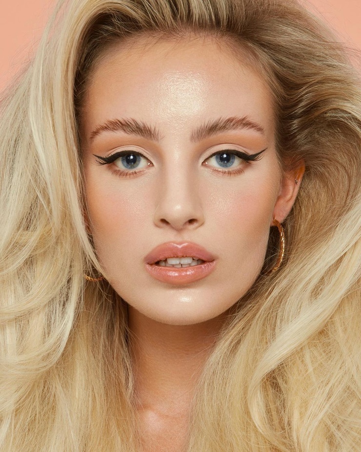 Image of Ellie Meeks