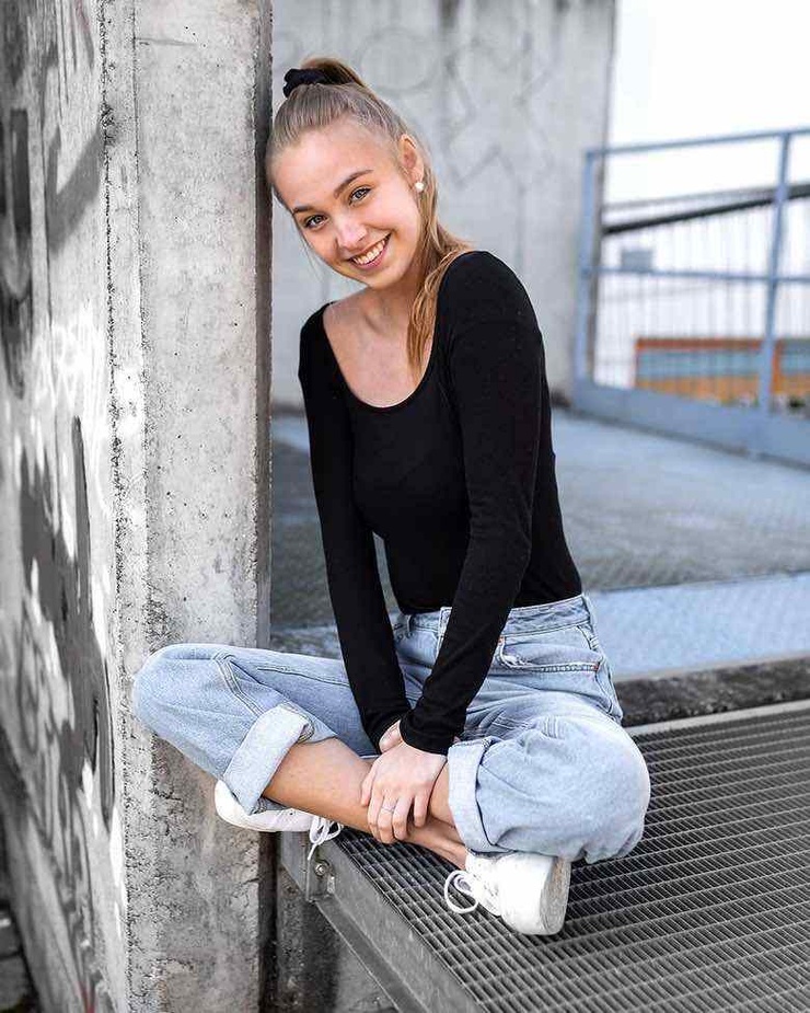 Emily Louise picture