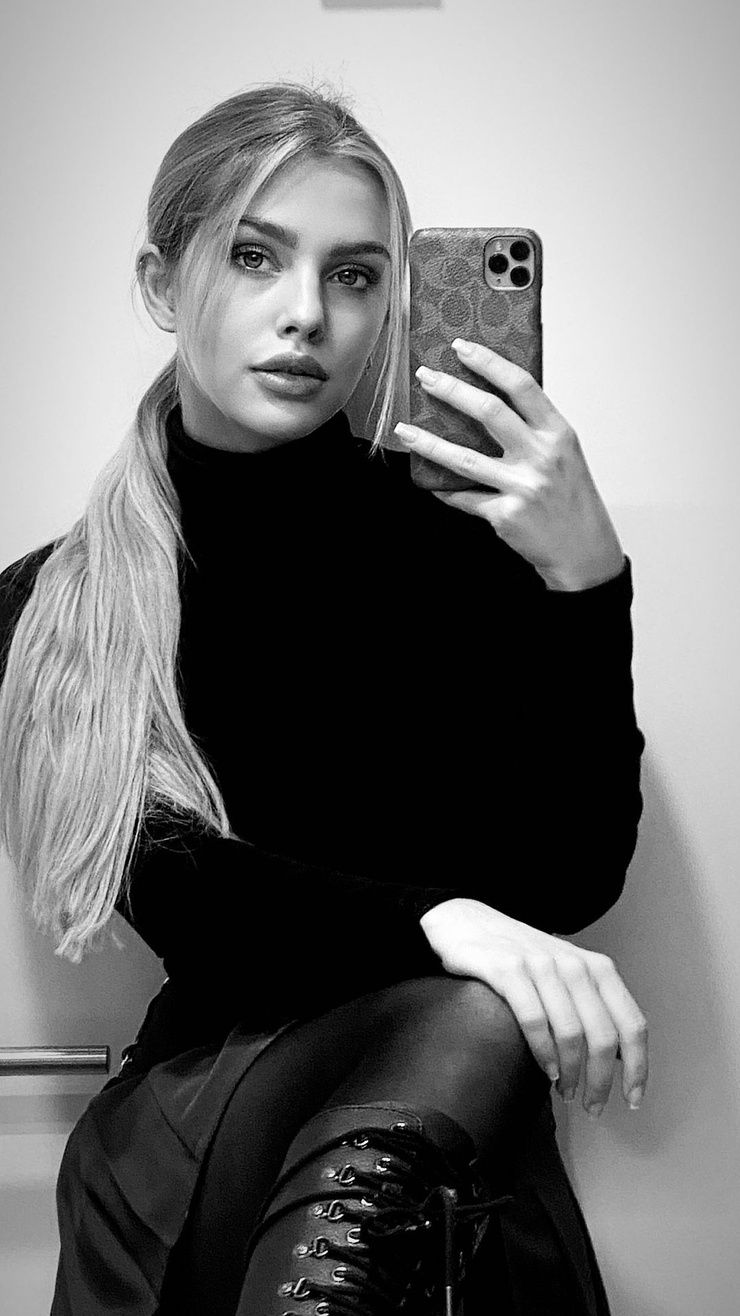 Picture of Alexa Breit