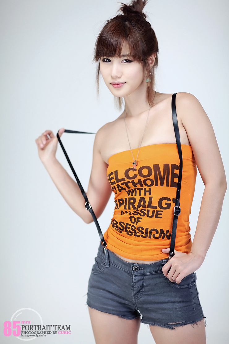 Picture of Song Jina.