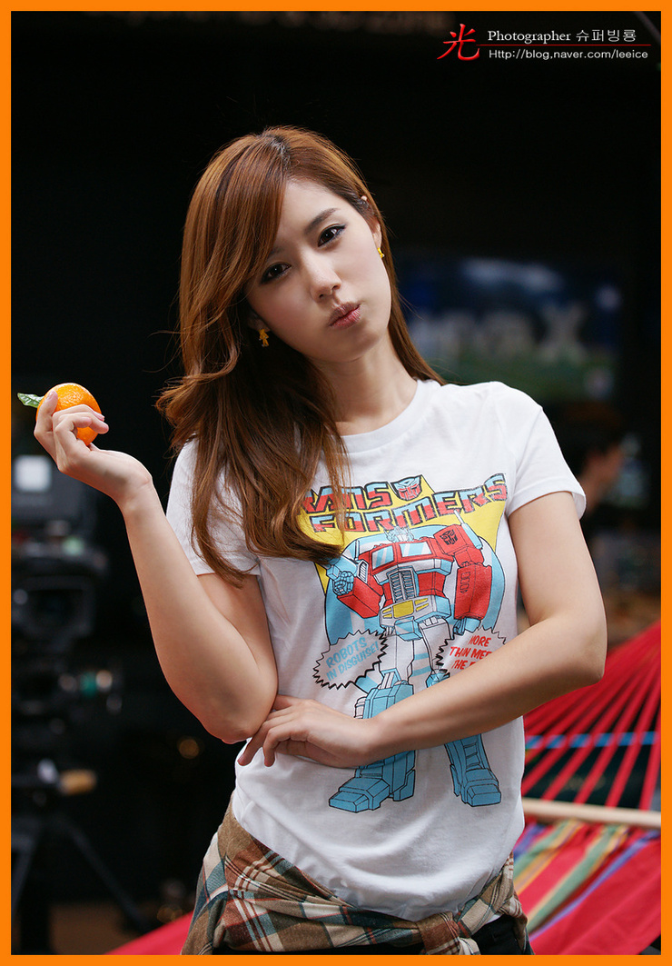 Picture of Song Jina.