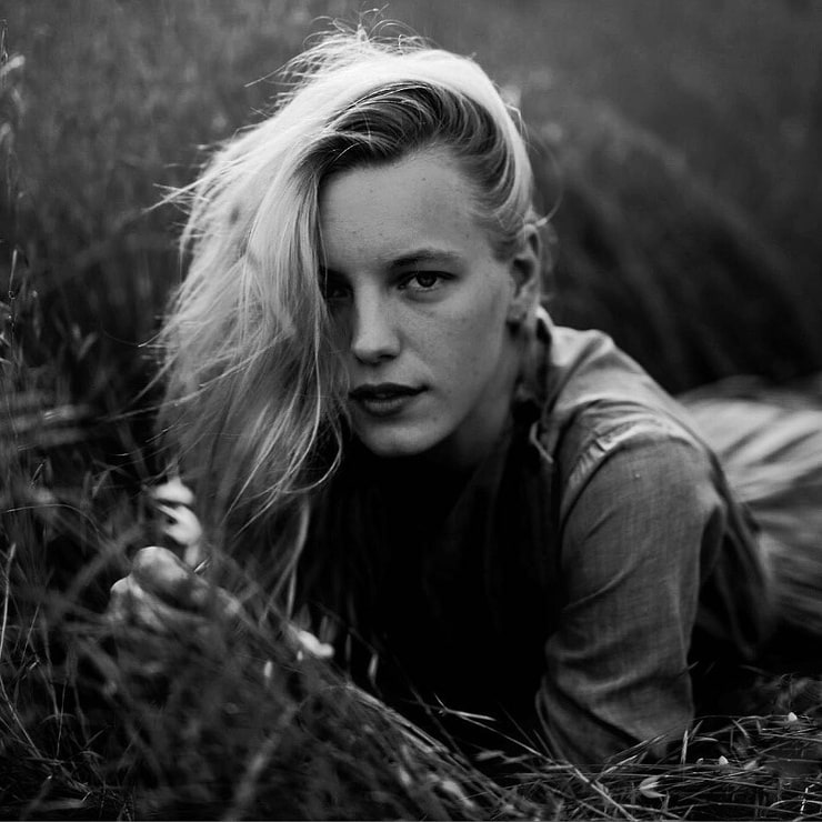 Erika Linder image