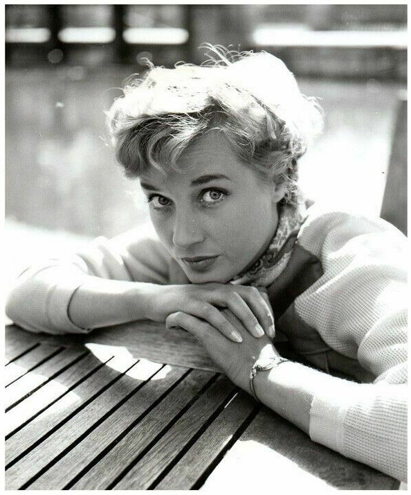 Sylvia Syms