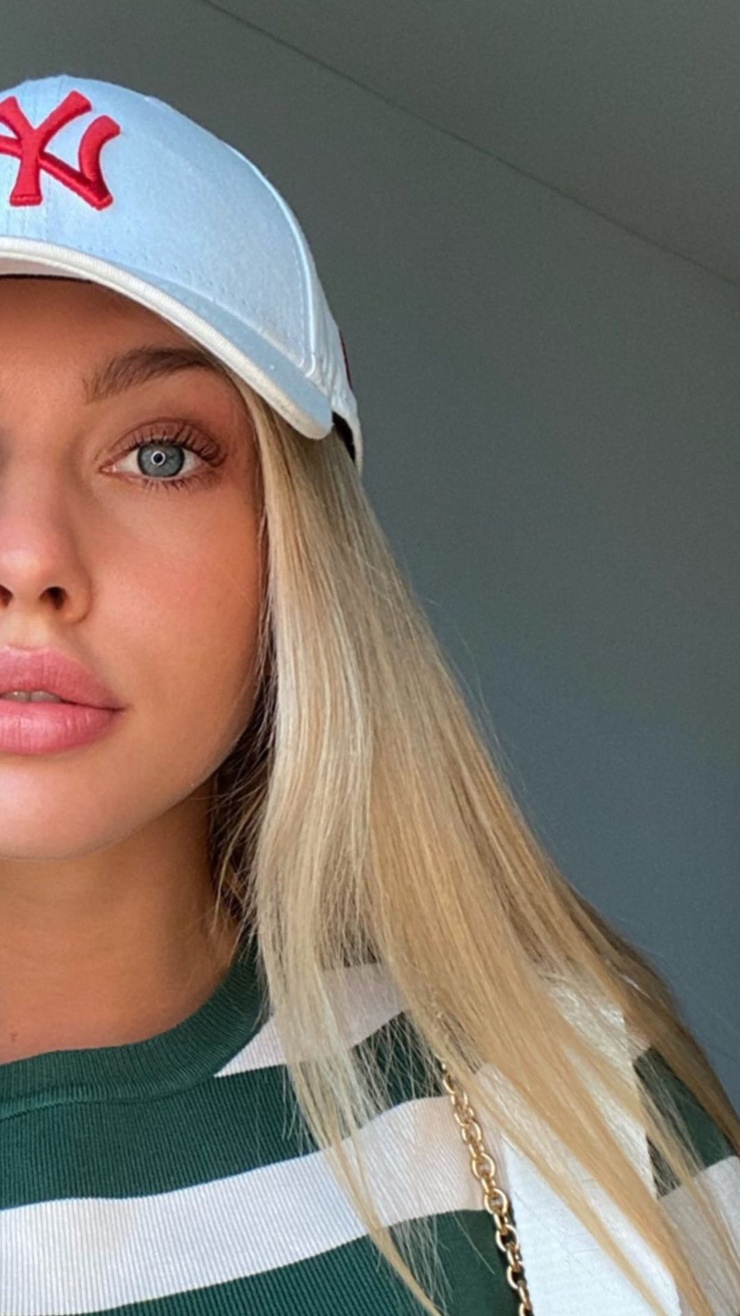 Picture of Alexa Breit