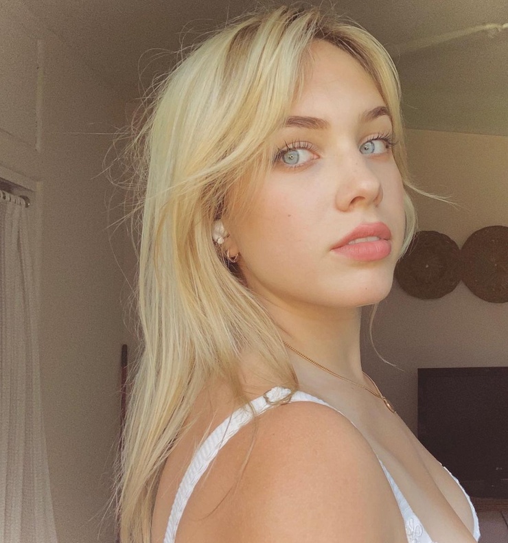 Image of Chloë Marie Rhoades