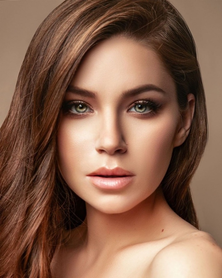 Picture of Stephanie Manescu