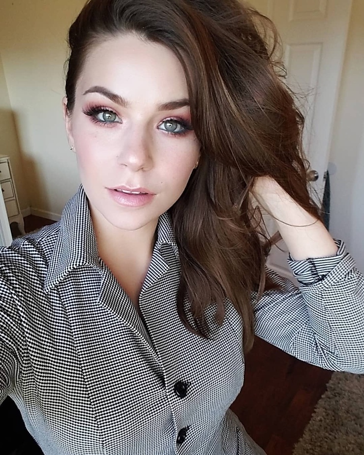 Picture of Stephanie Manescu