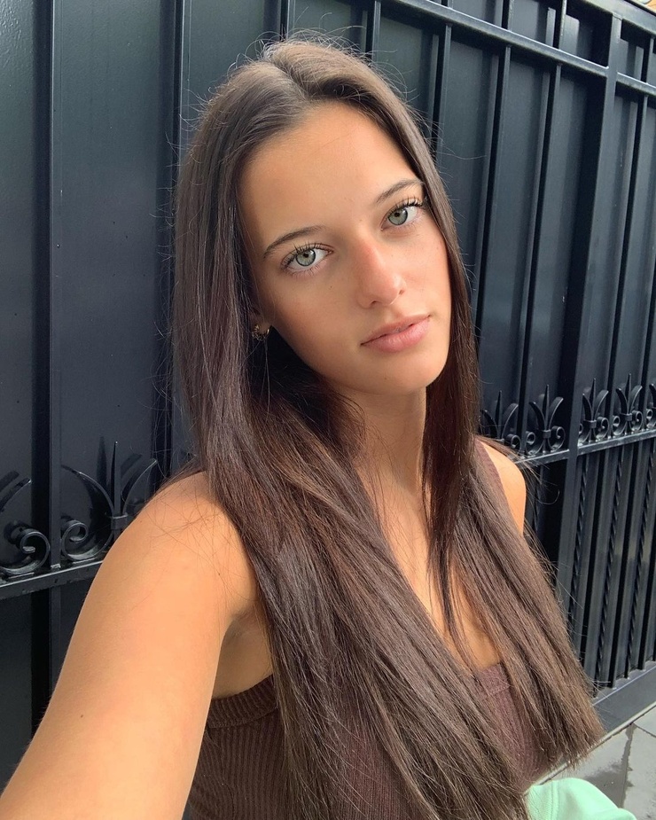 Picture of taya brooks