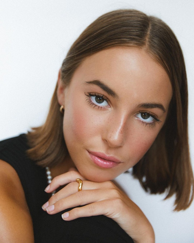 Amelie (model) image