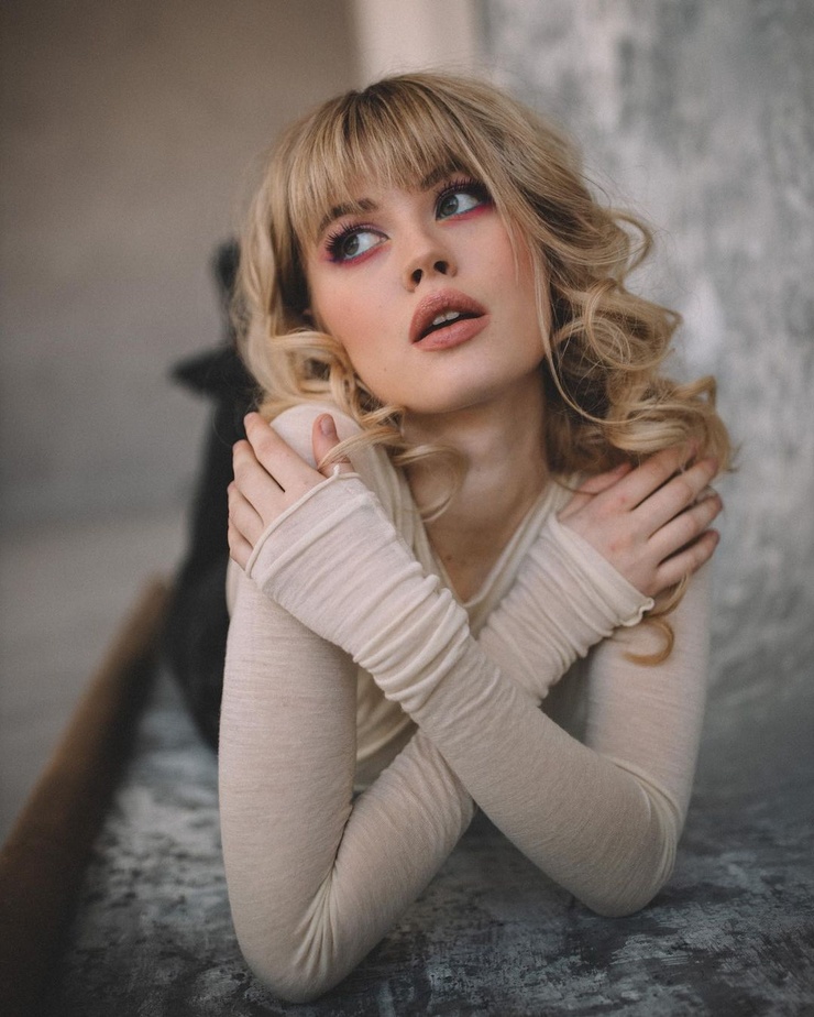 Picture of Luna (model)