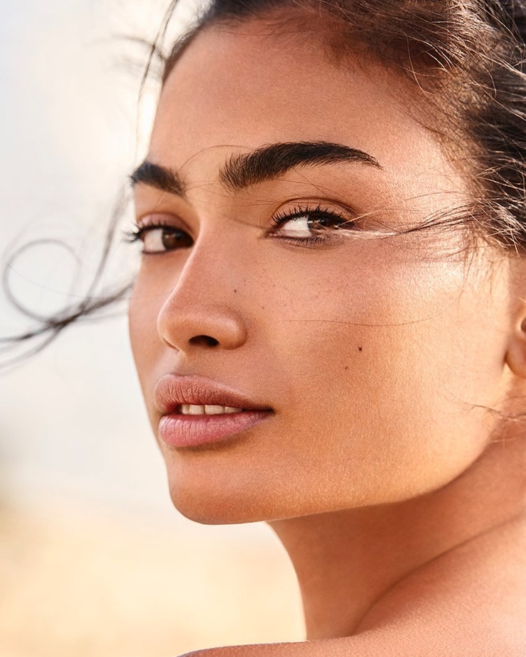 Kelly Gale image