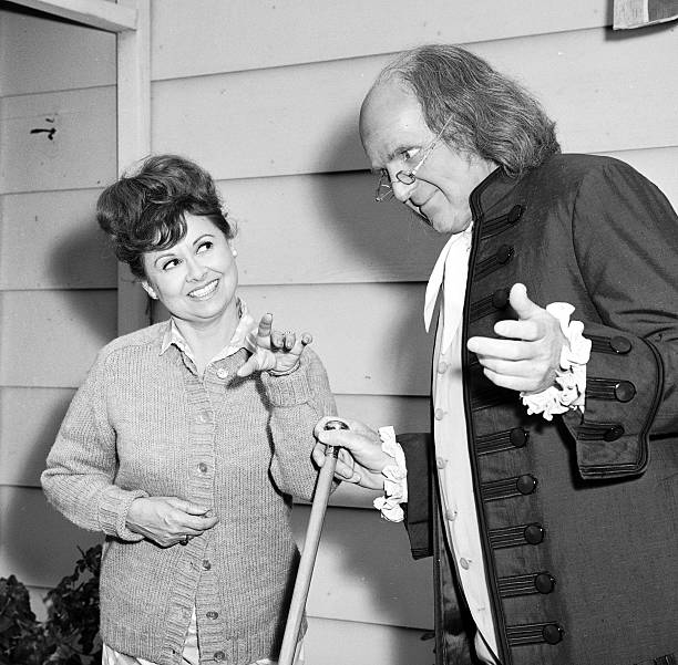 Sandra Gould, Fredd Wayne