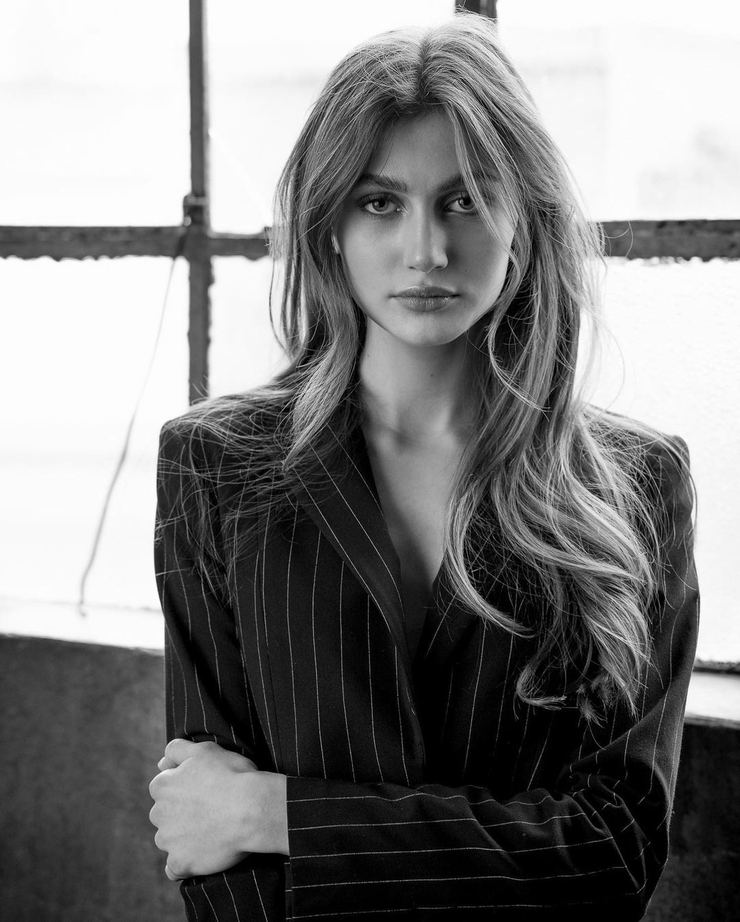 Alina Friesen image