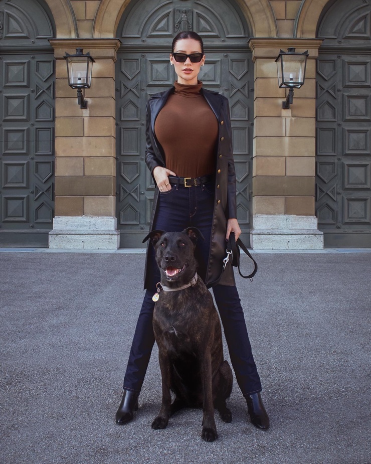 Picture of Alina Lewis.