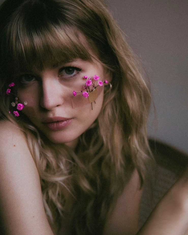 Picture of Luna (model)