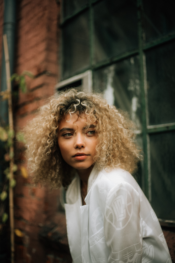 Michéle Winchester image