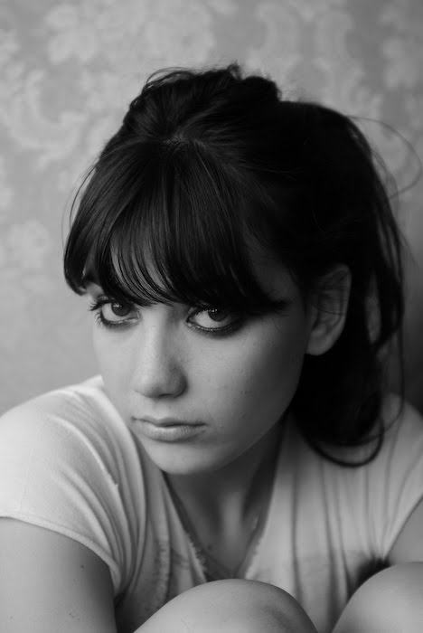 Daisy Lowe image
