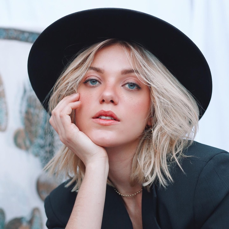 Picture of fernanda colly