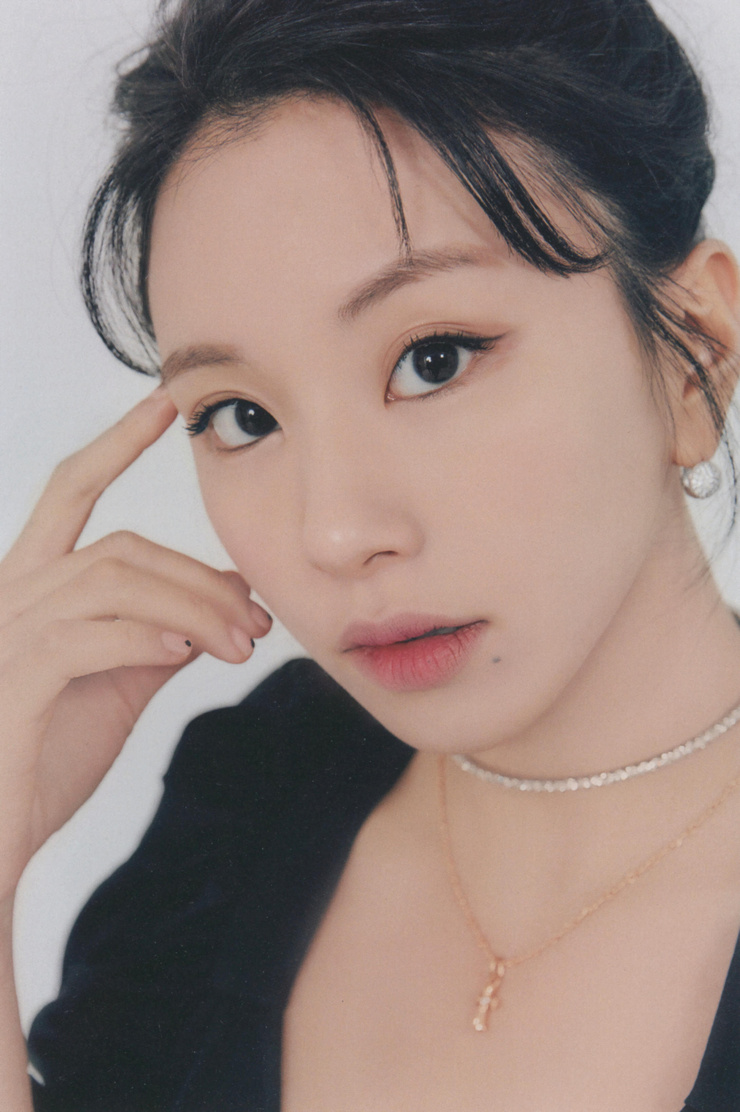 Picture of Son Chae Young