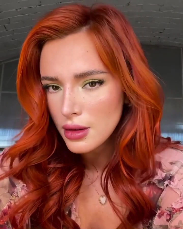 Bella Thorne image