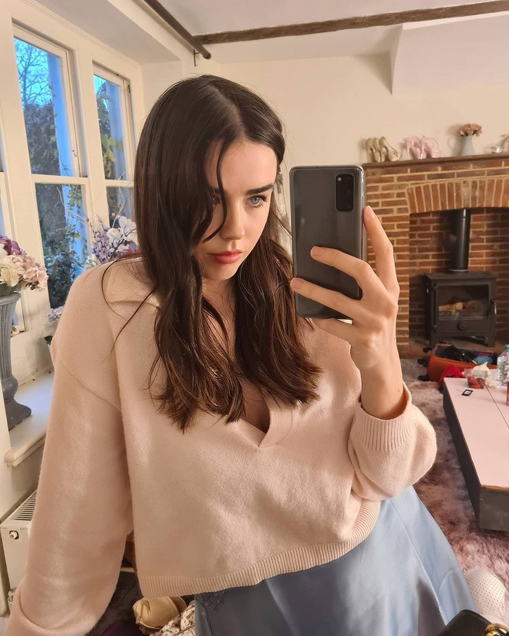 Danielle Sharp image