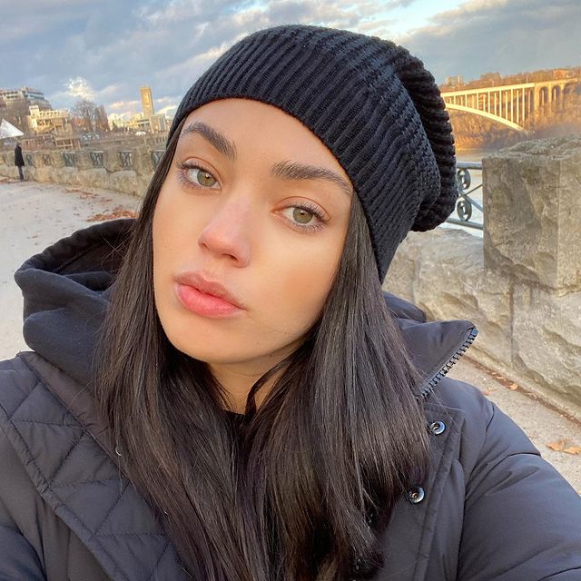 Picture of Chanelle Elise