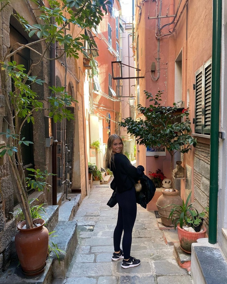 Picture of Hailey Ostrom