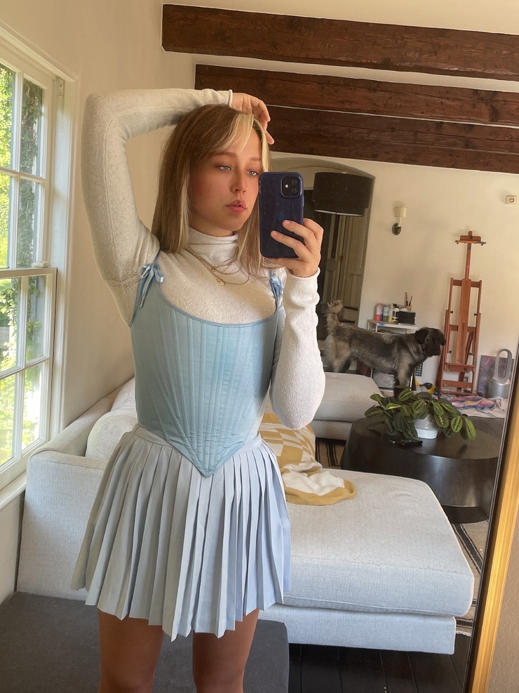 Picture of Sabrina Nichole.