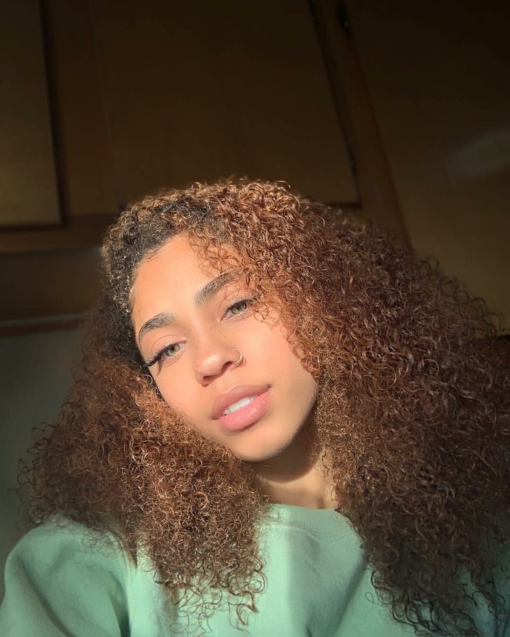 https://popularbio.com/venus-marquez/ picture