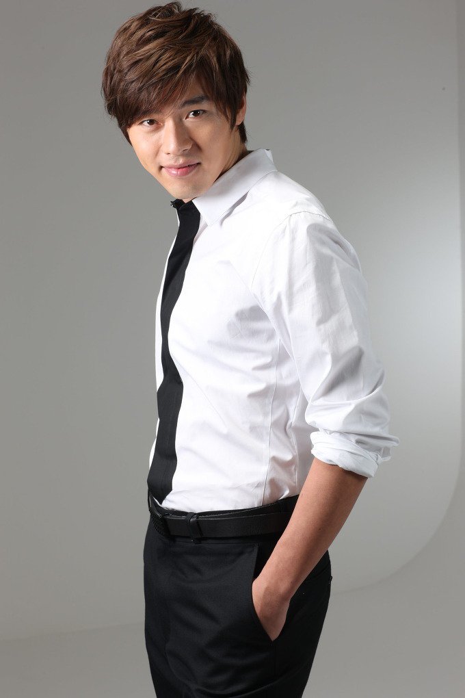 Hyun Bin picture
