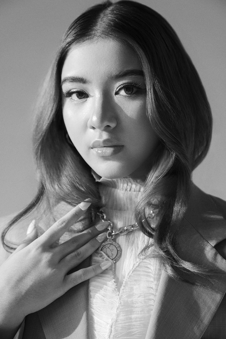 Tiara Andini picture