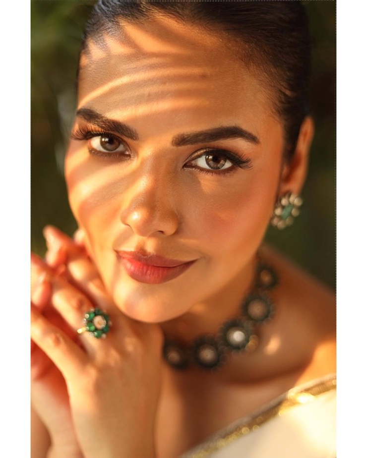 Picture of Esha Gupta