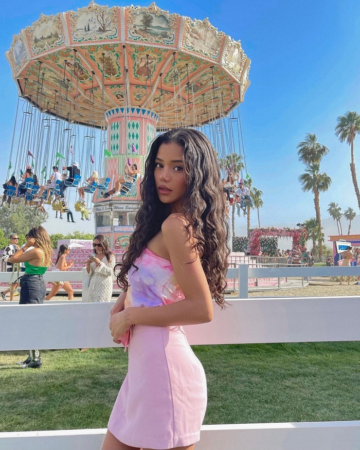 Picture of dina denoire