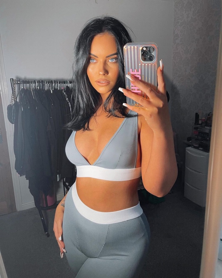 Picture of Chloe Bain