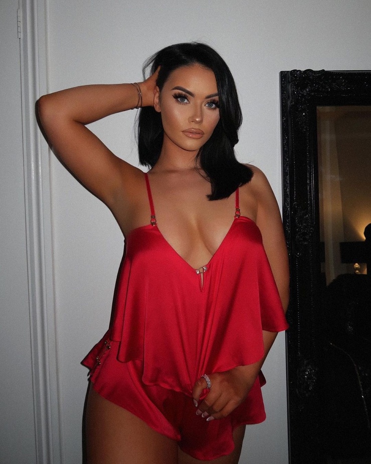 Picture of Chloe Bain