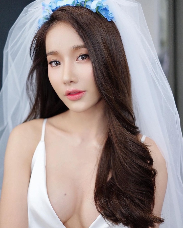 Picture of Pichana Yoosuk