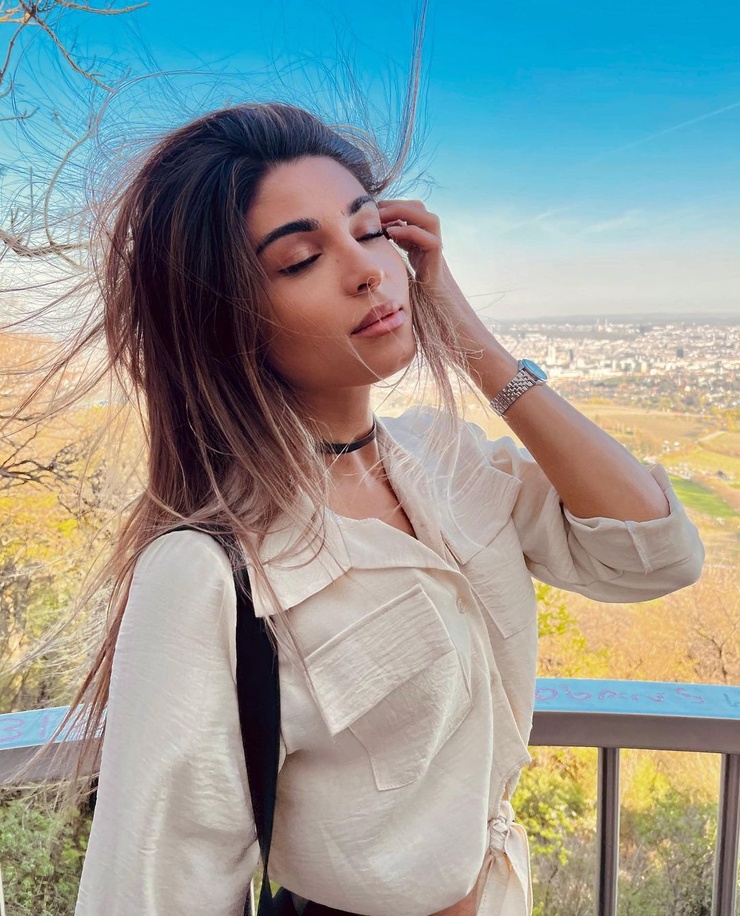 Image of Melli Netre