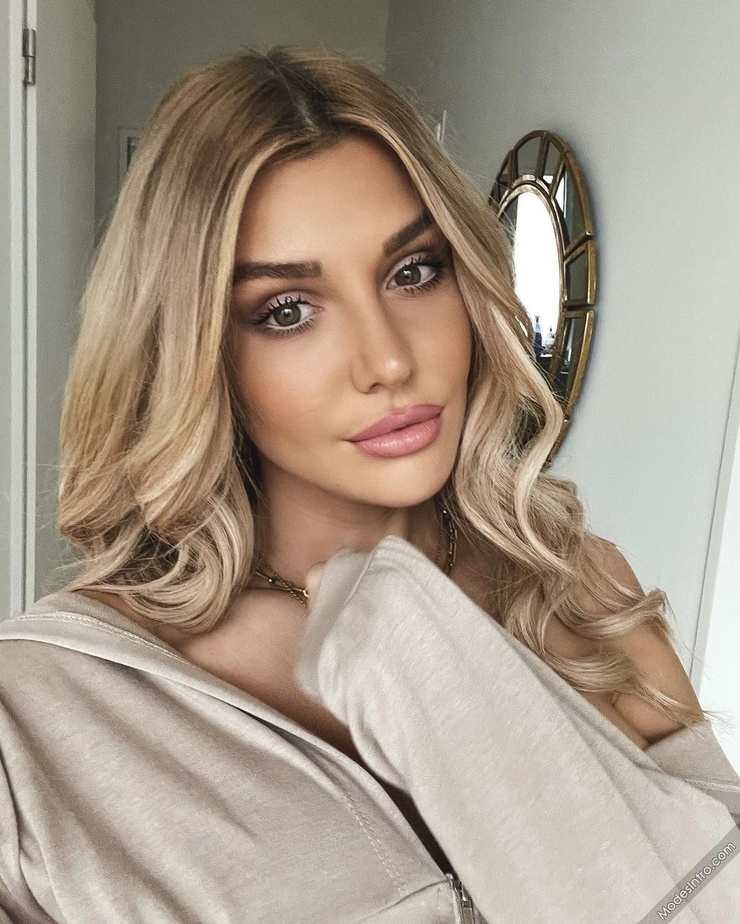 Picture of Gerda Lewis.