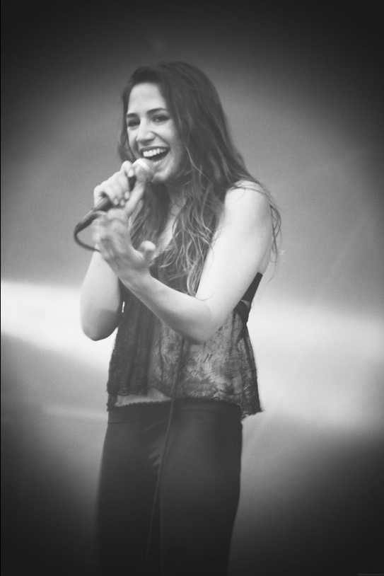 Picture of Izïa Higelin