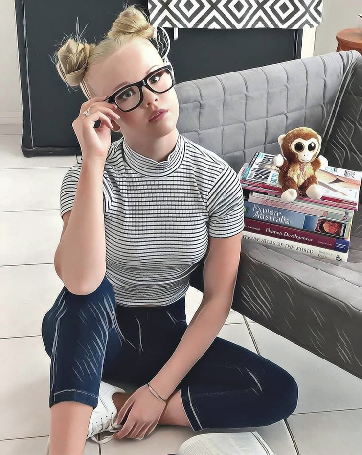 Picture of Mia Kim