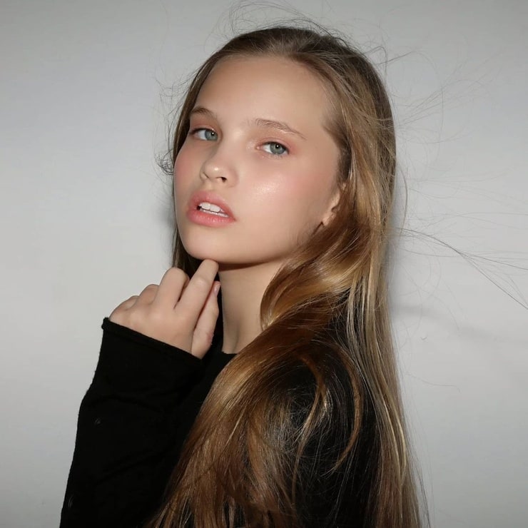 Emily Zhovtis picture