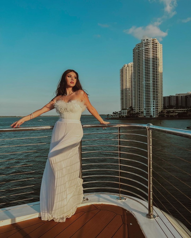 Elizabeth Elias image