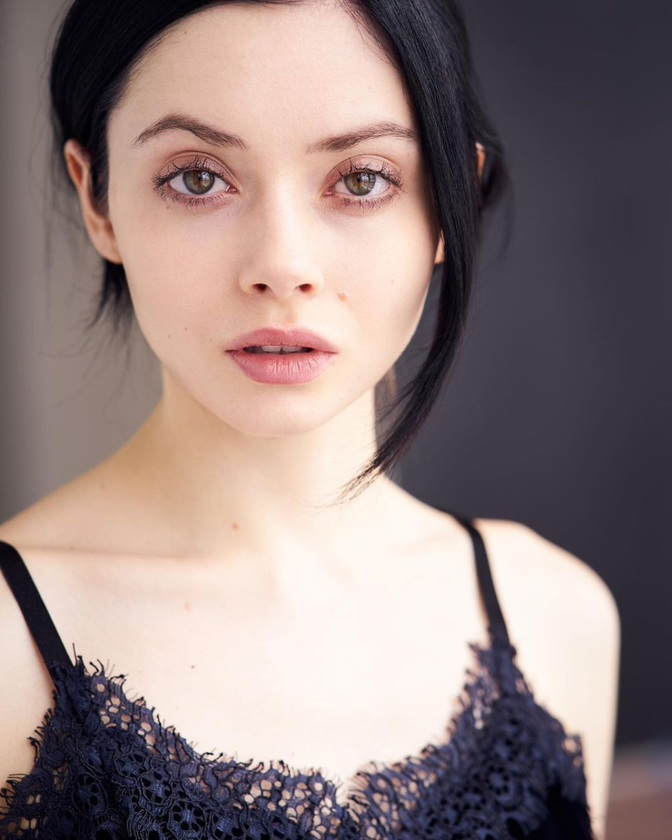 Picture of Alina Lee