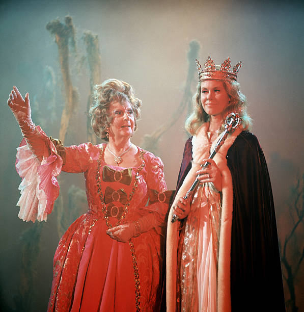 Ruth McDevitt, Elizabeth Montgomery