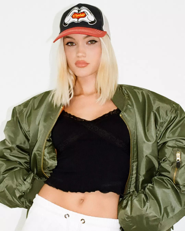 Picture of Mimi Slinger