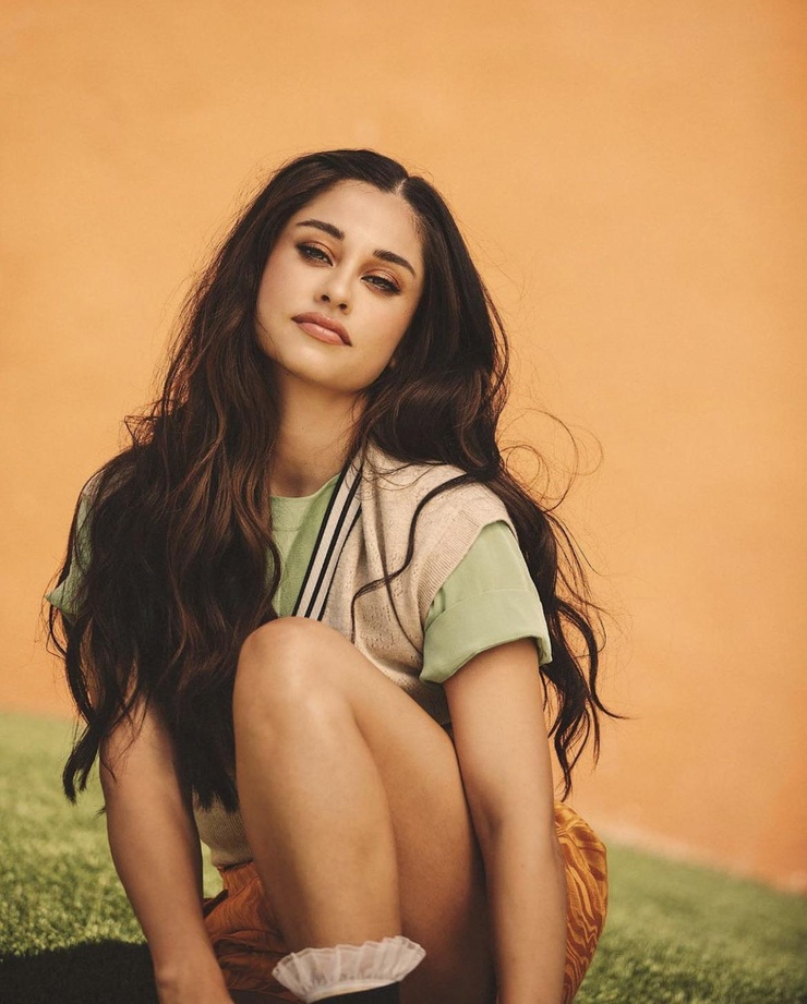 Picture of Yvette Monreal